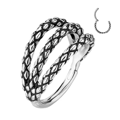 Skaists riņķis ar eņģīti un 2 čūskas galvām ar zvīņu rakstu